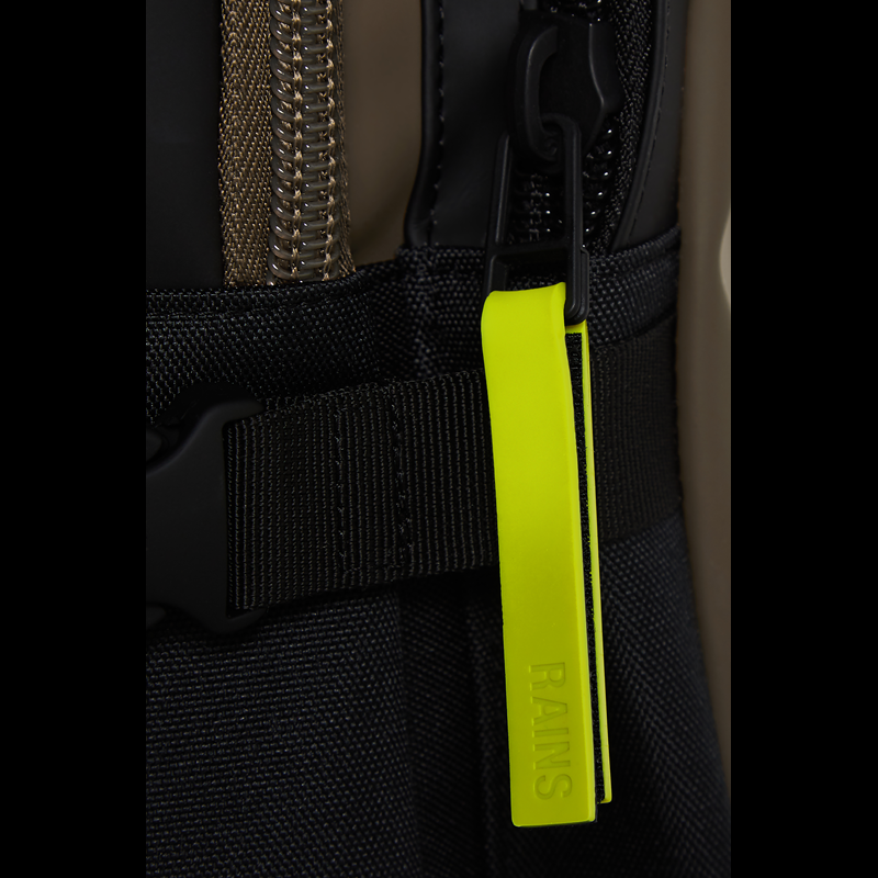 RAINS Rygsæk Charger Backpack - Shop online hos NEYE