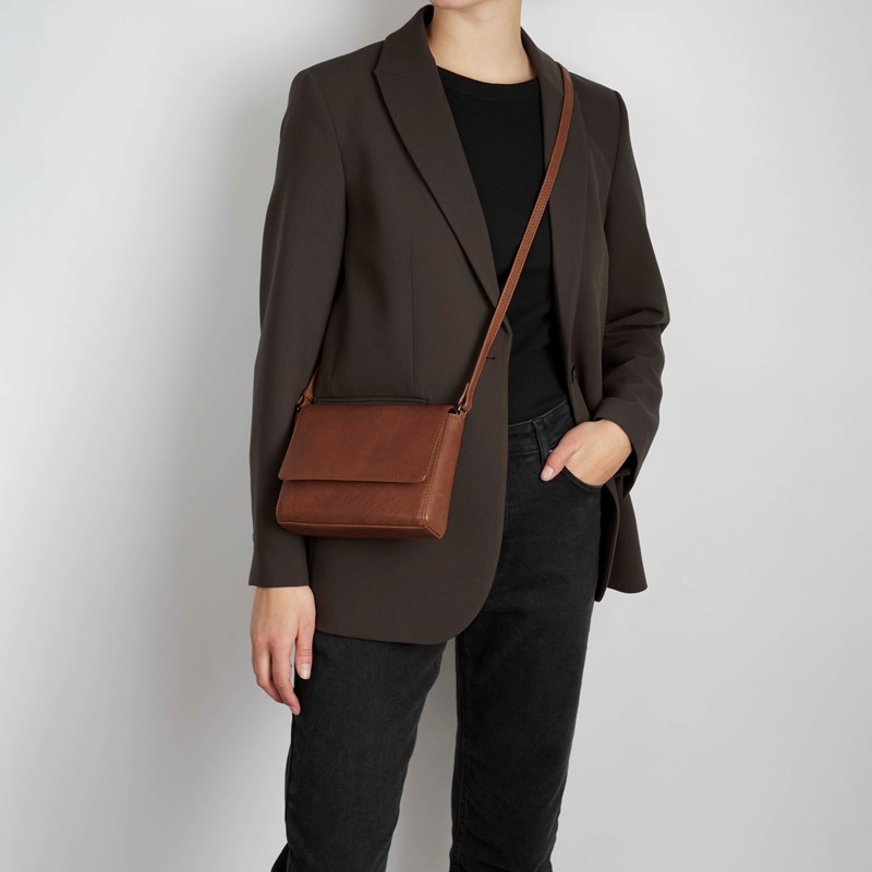 MARKBERG Crossbody Olaya Antique - Shop online hos NEYE